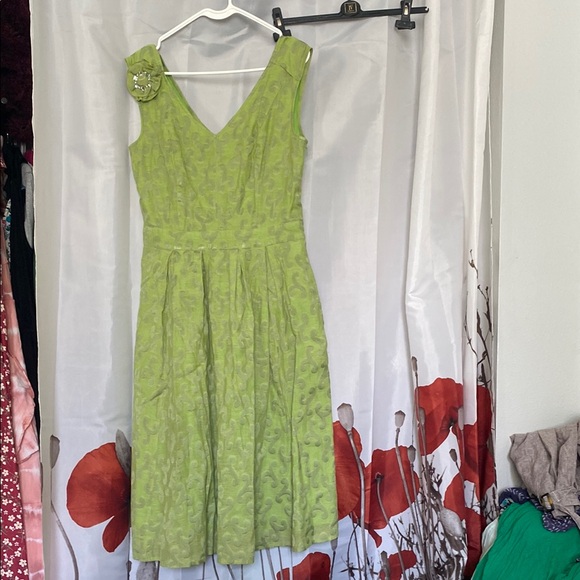 eshakti | Dresses | Eshakti Green Sleeveless Vneck Aline Midi Dress ...